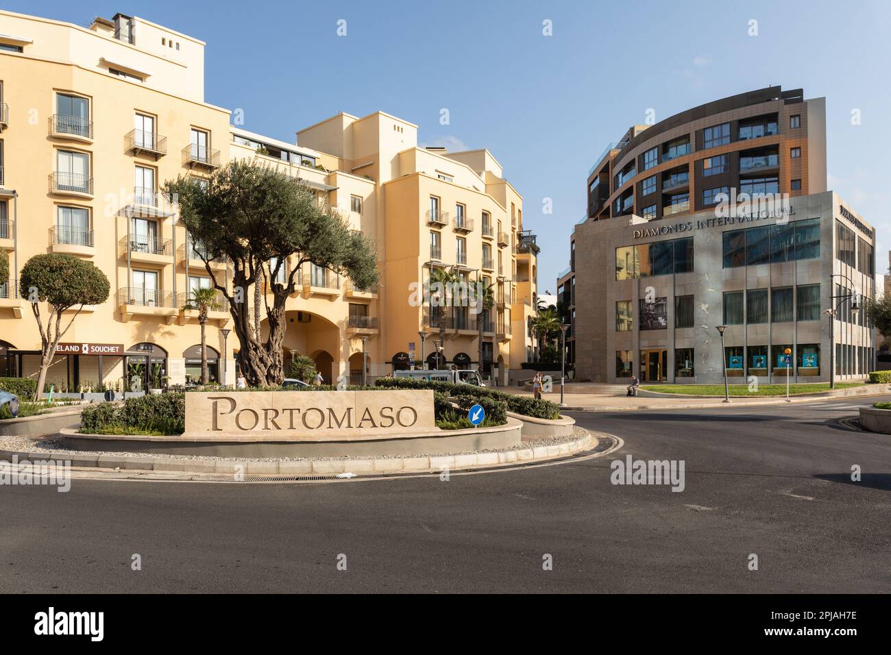 Portomaso roundabout hi-res stock photography and images - Alamy