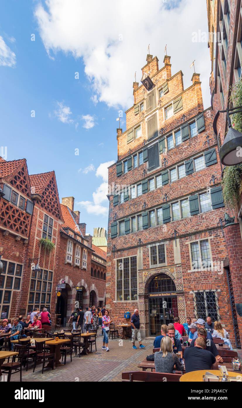 Bremen: Ludwig Roselius Museum in street Böttcherstraße, houses in ...
