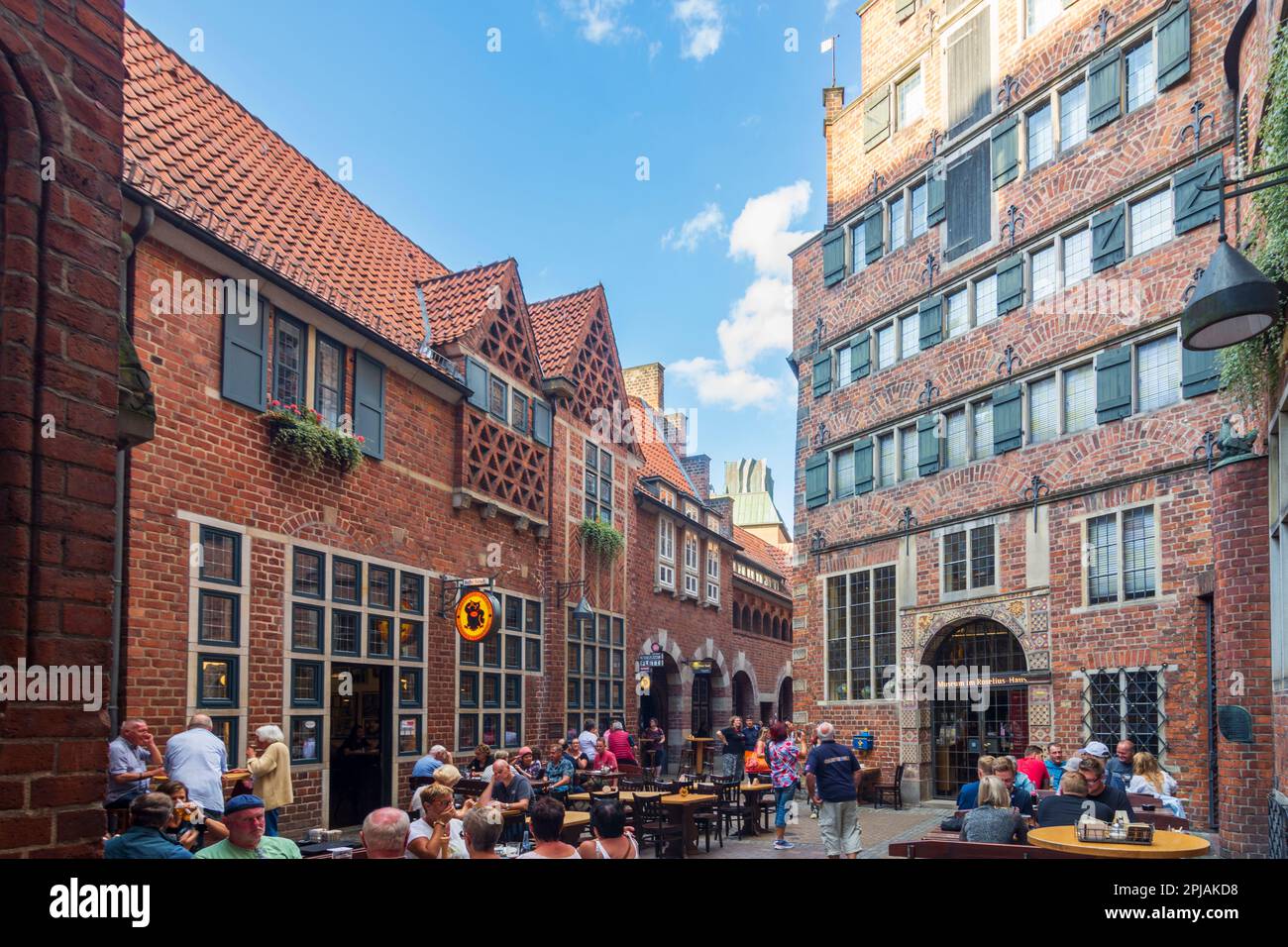 Bremen: Ludwig Roselius Museum in street Böttcherstraße, houses in ...
