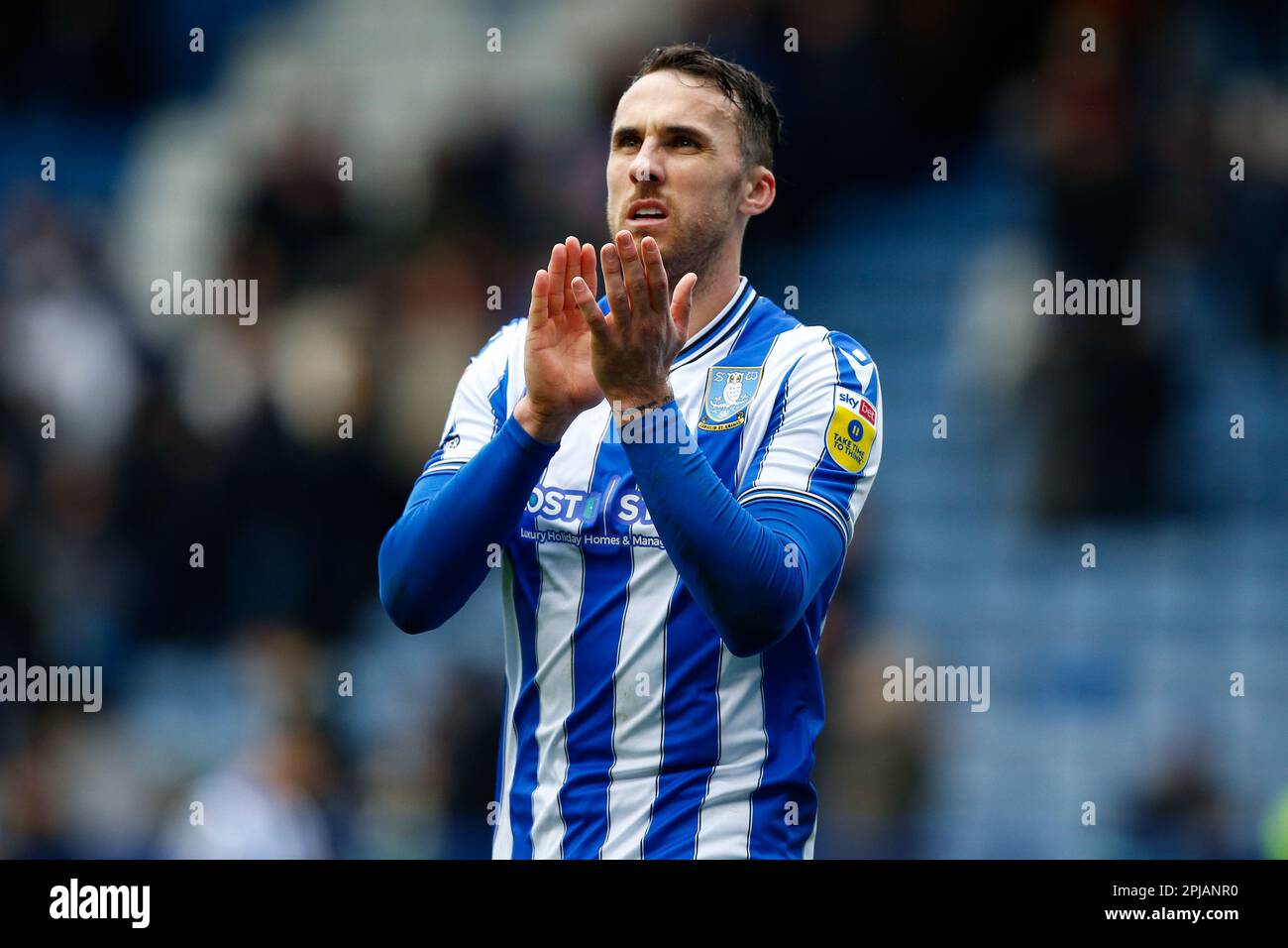 Lee Gregory #9 of Sheffield Wednesday applauds fans after the Sky Bet ...