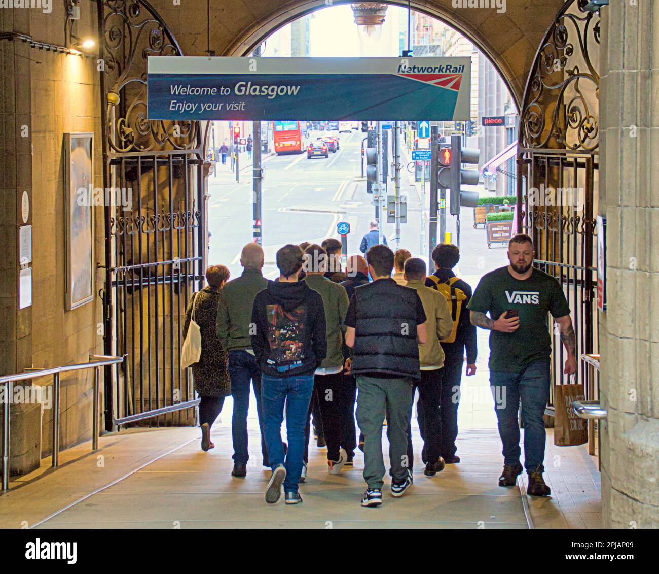 Glasgow central rail station side exit crowd scene Stock Photo - Alamy