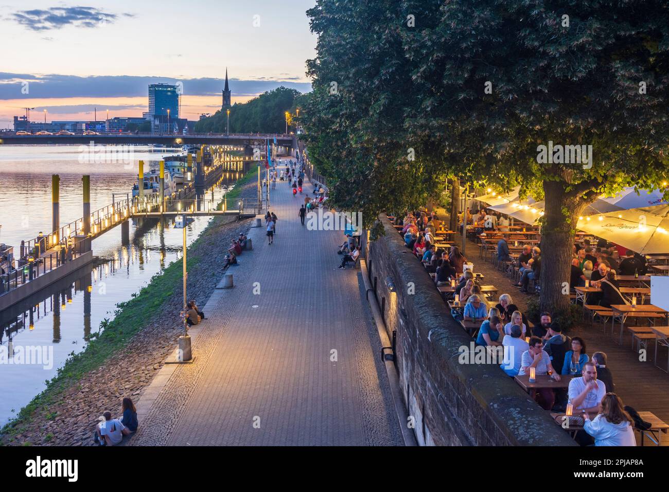 Bremen: river Weser, promenade Weserpromenade, open air restaurant ...