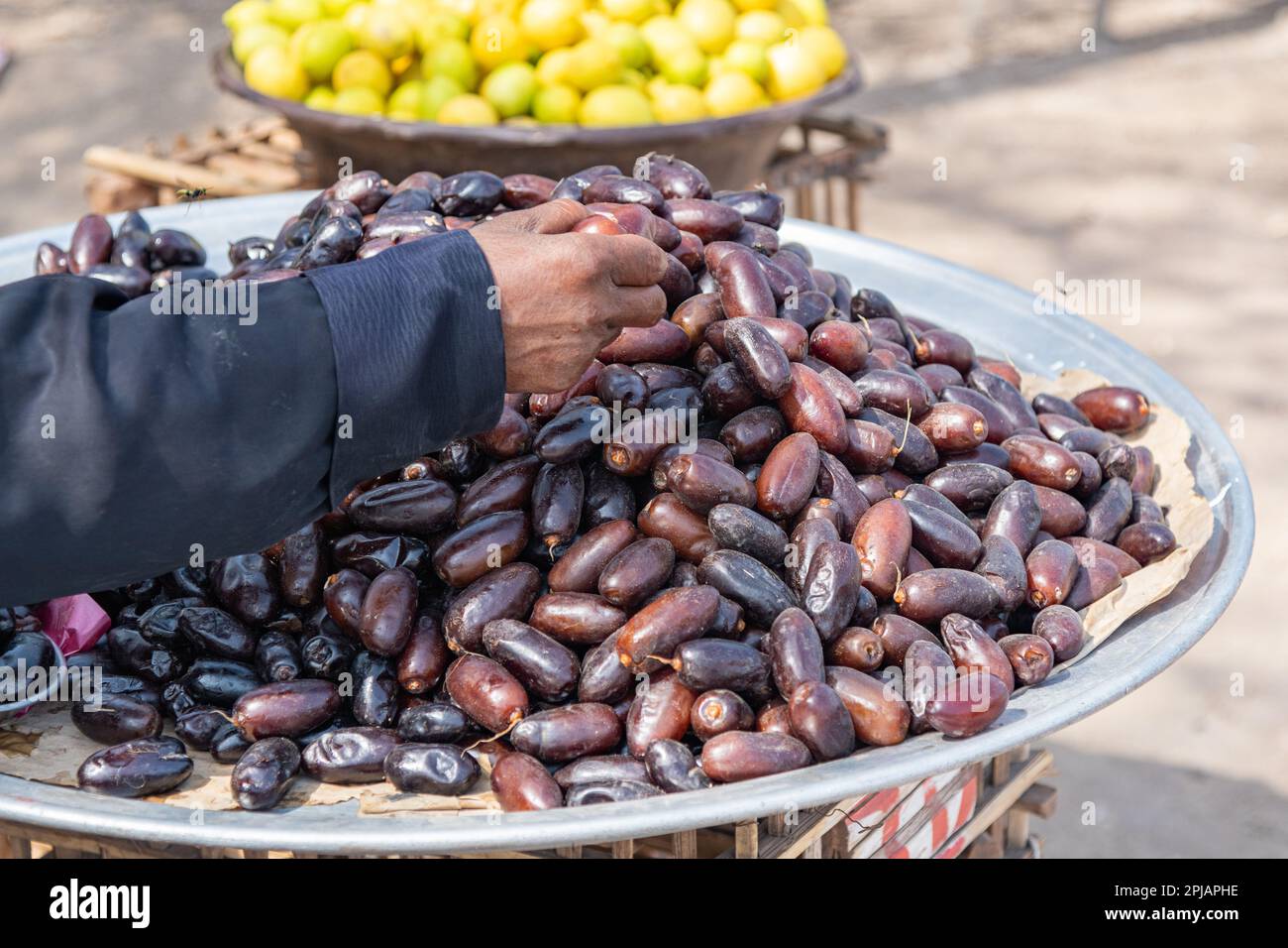 Dates selling hi-res stock photography and images - Alamy