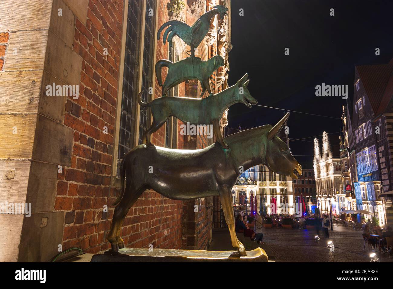Bremen: statue "Die Bremer Stadtmusikanten" ("Town Musicians of Bremen ...