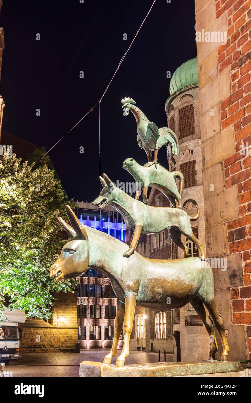 Bremen: statue "Die Bremer Stadtmusikanten" ("Town Musicians of Bremen ...