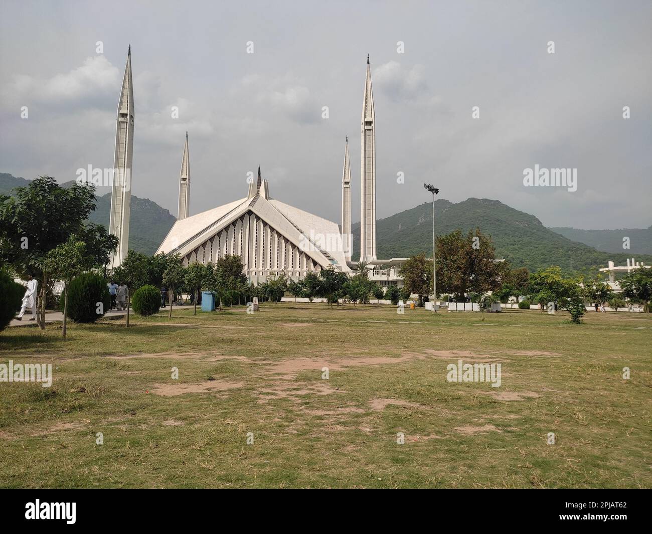 Faisal mosque on sunny day, Islamabad, Pakistan Stock Photo - Alamy