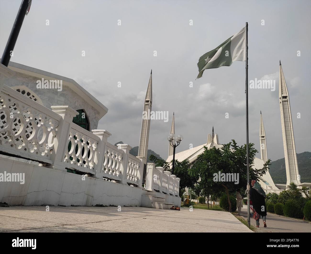 Faisal mosque on sunny day, Islamabad, Pakistan Stock Photo - Alamy