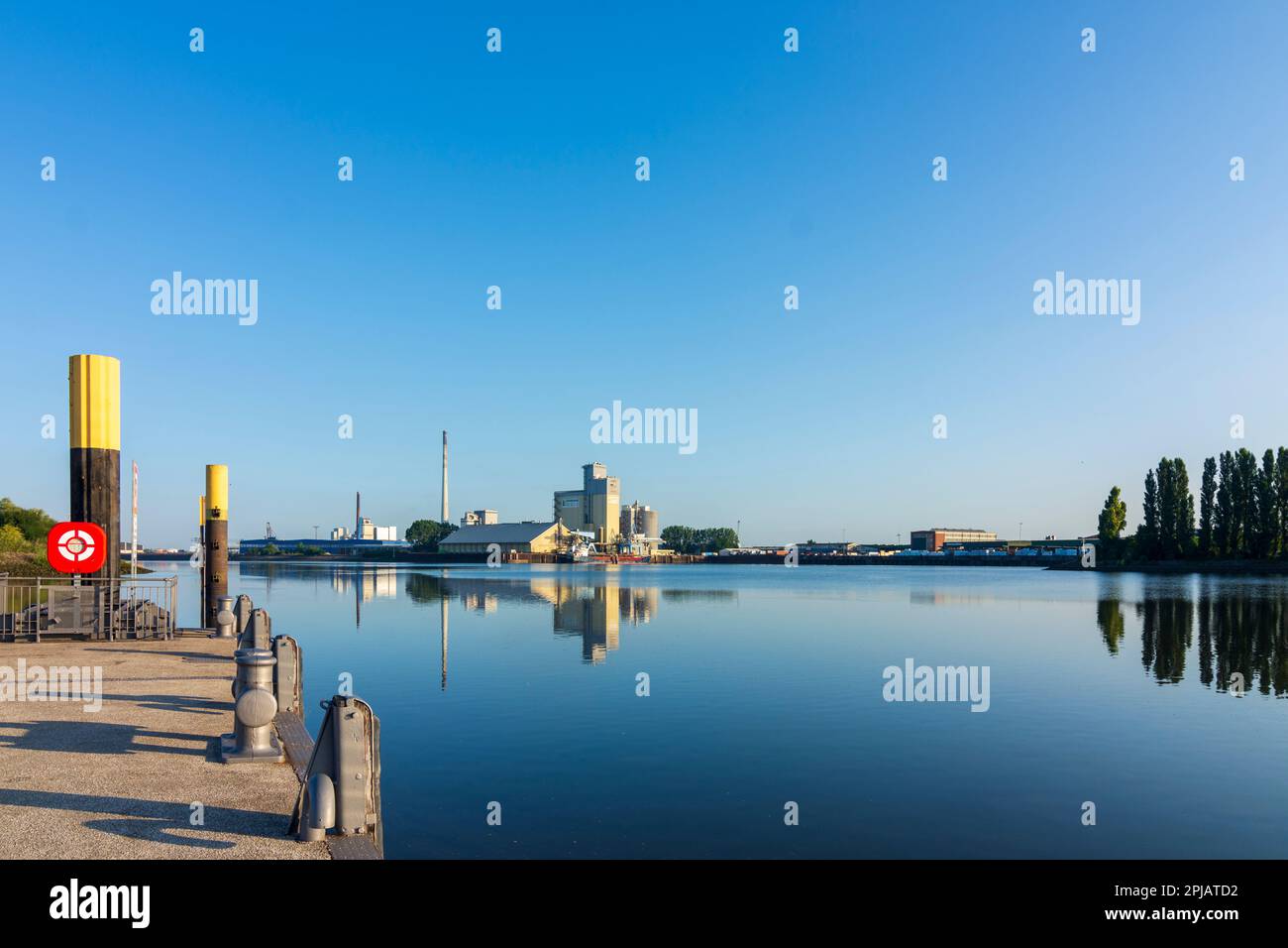 Port of bremen hi-res stock photography and images - Alamy