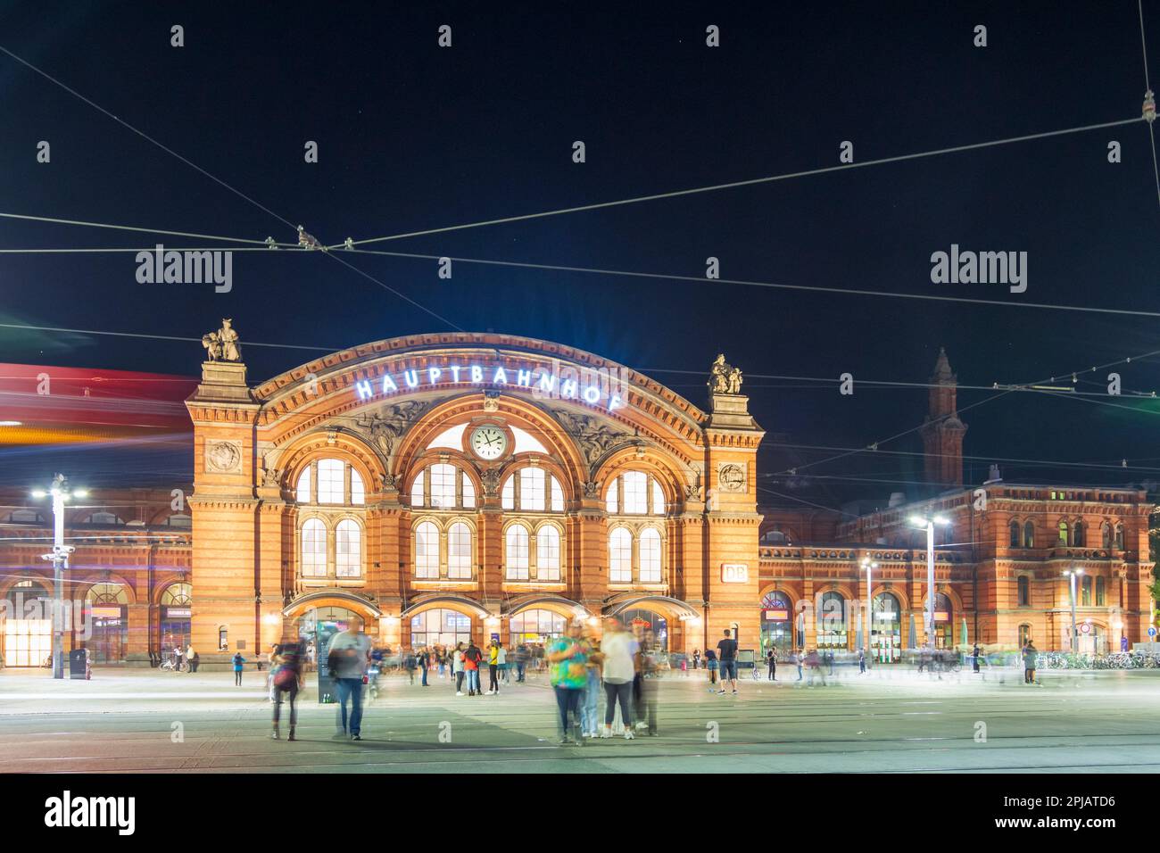 Bremen hauptbahnhof night hi-res stock photography and images - Alamy