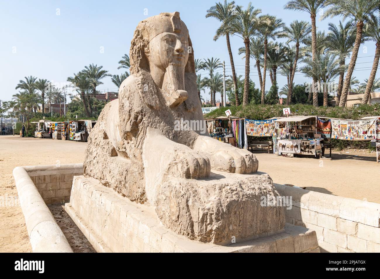 Statue of a pharaoh hi-res stock photography and images - Alamy