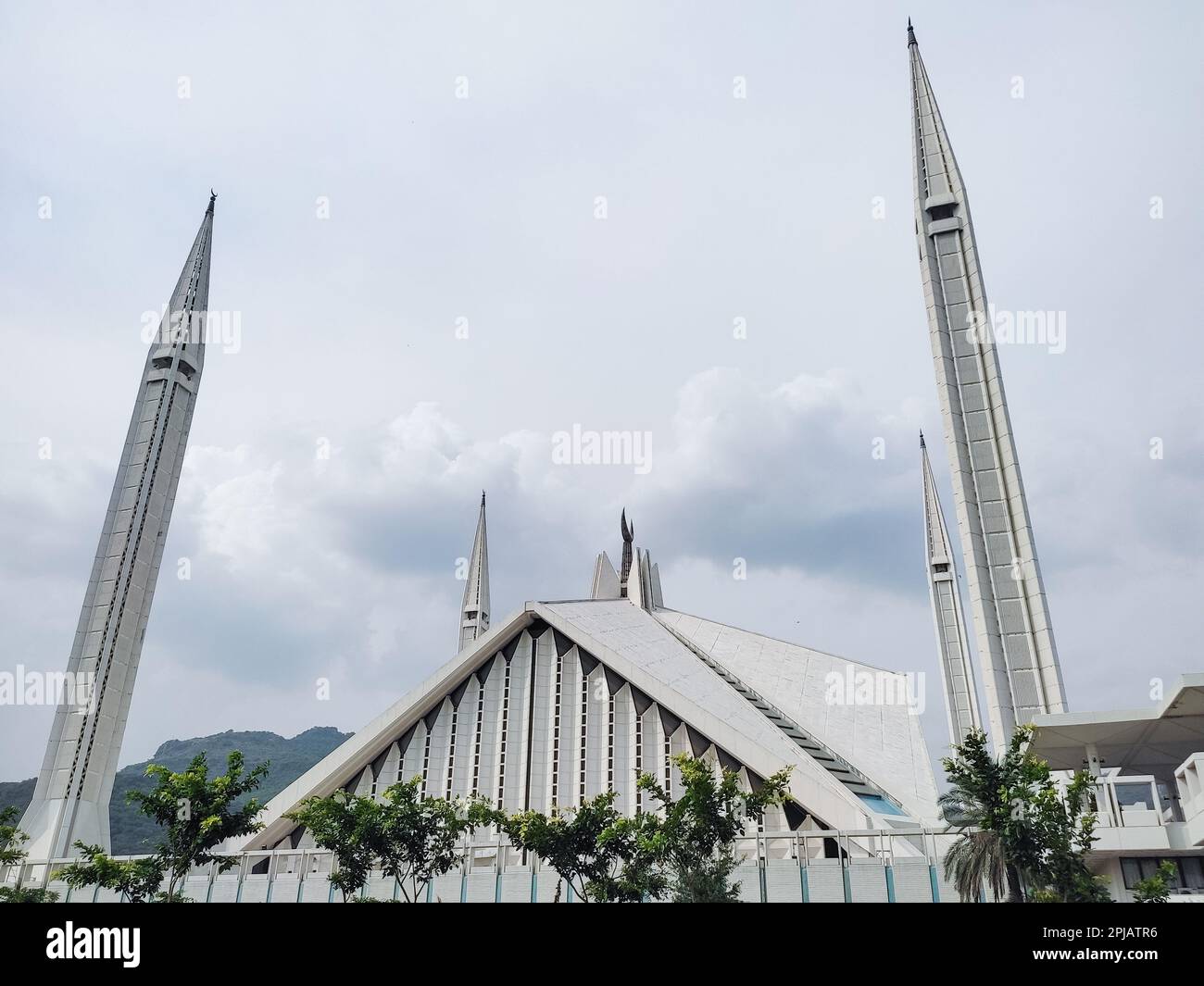 Faisal mosque on sunny day, Islamabad, Pakistan Stock Photo - Alamy