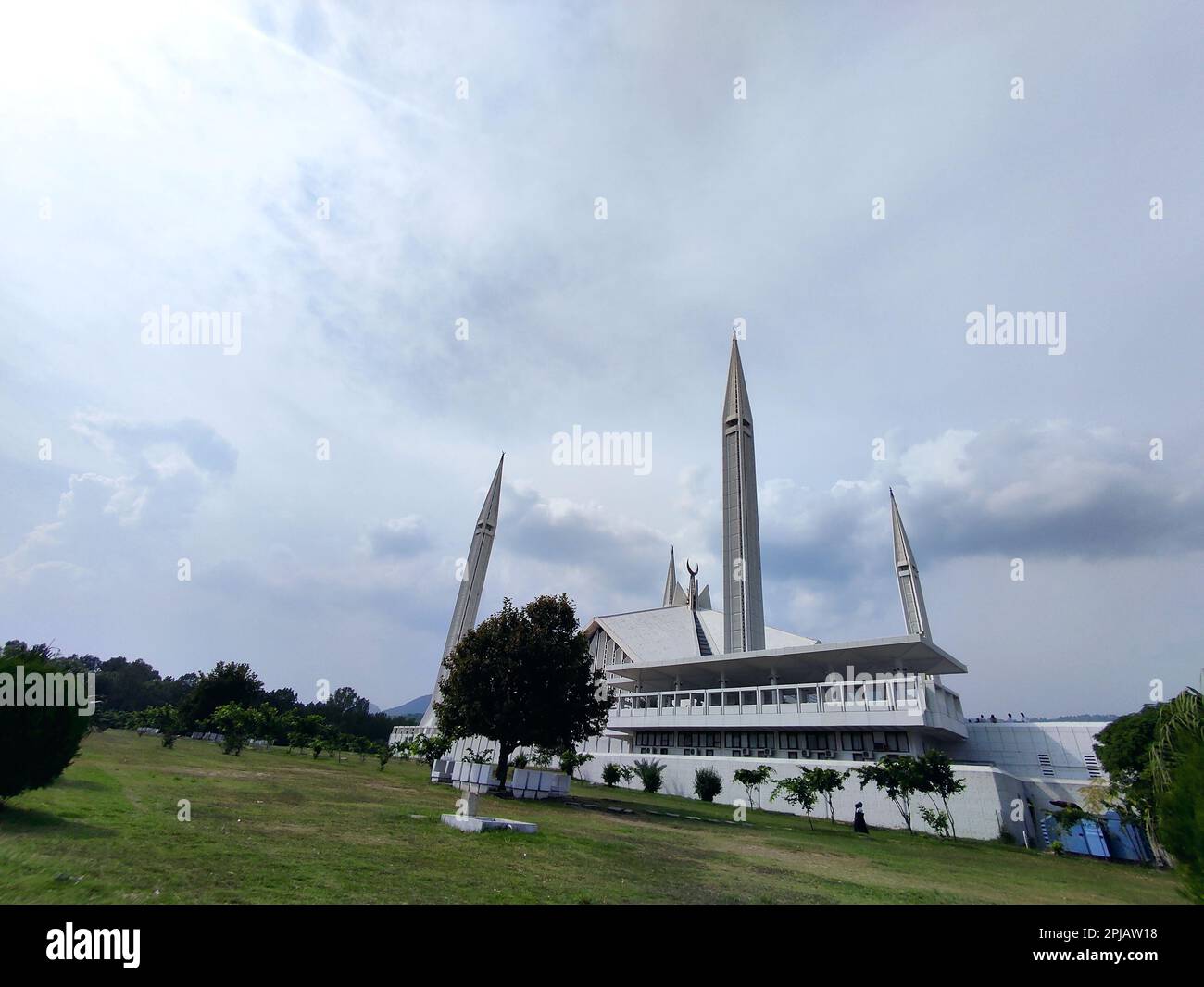 Faisal mosque on sunny day, Islamabad, Pakistan Stock Photo - Alamy