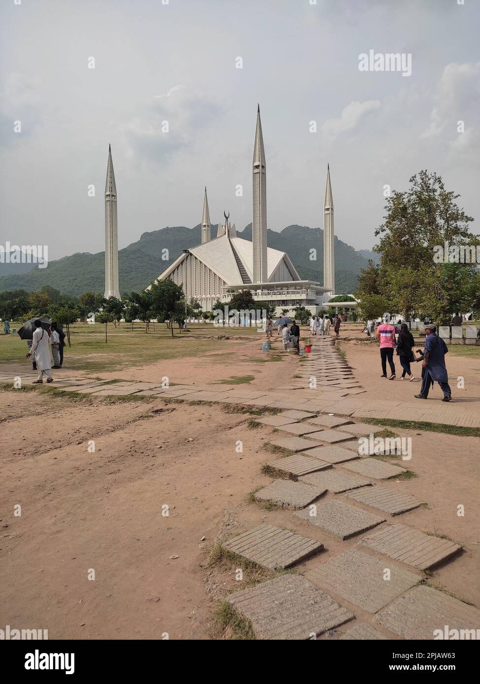 Largest mosque for prayer in pakistan hi-res stock photography and ...