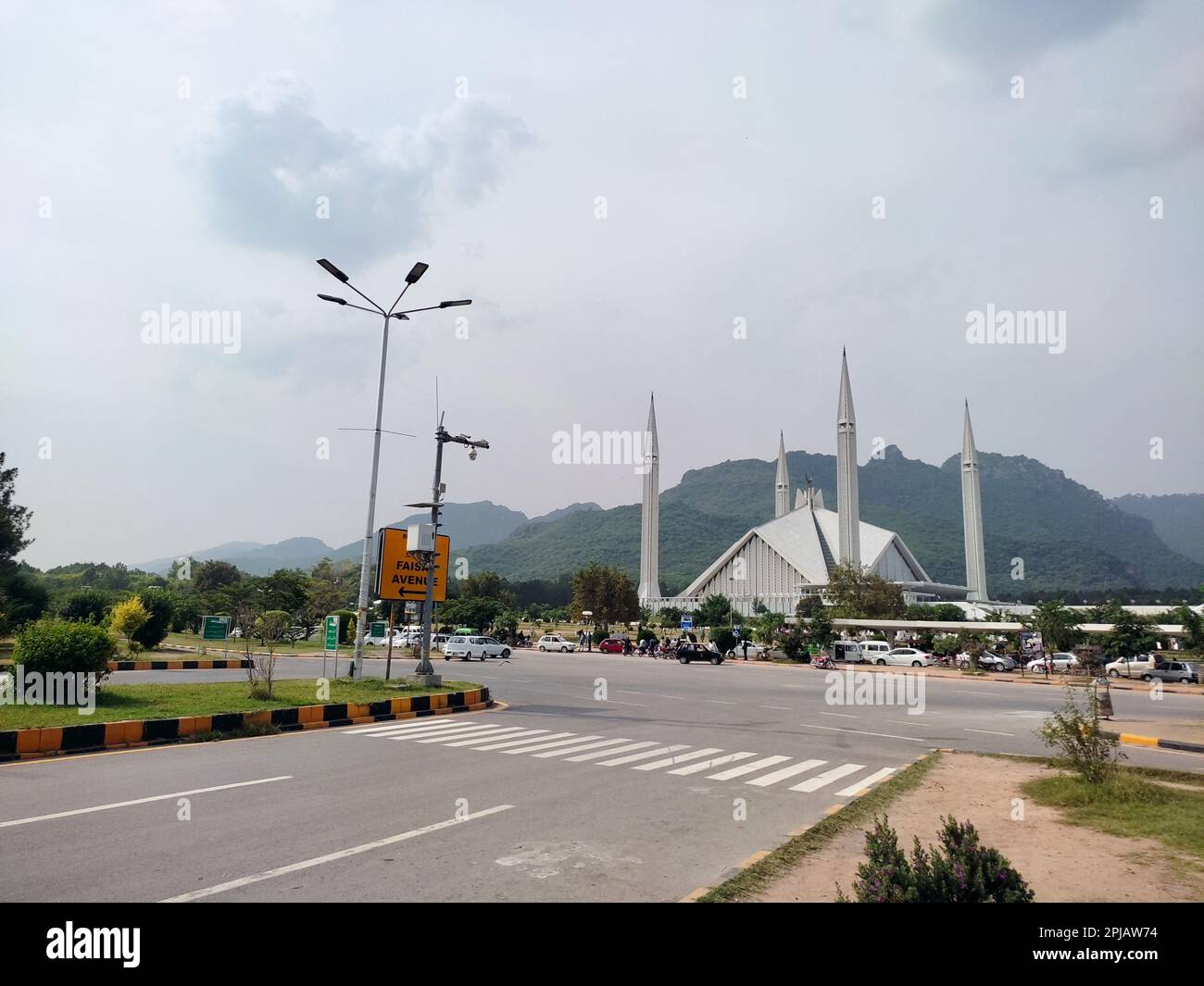 Faisal mosque on sunny day, Islamabad, Pakistan Stock Photo - Alamy