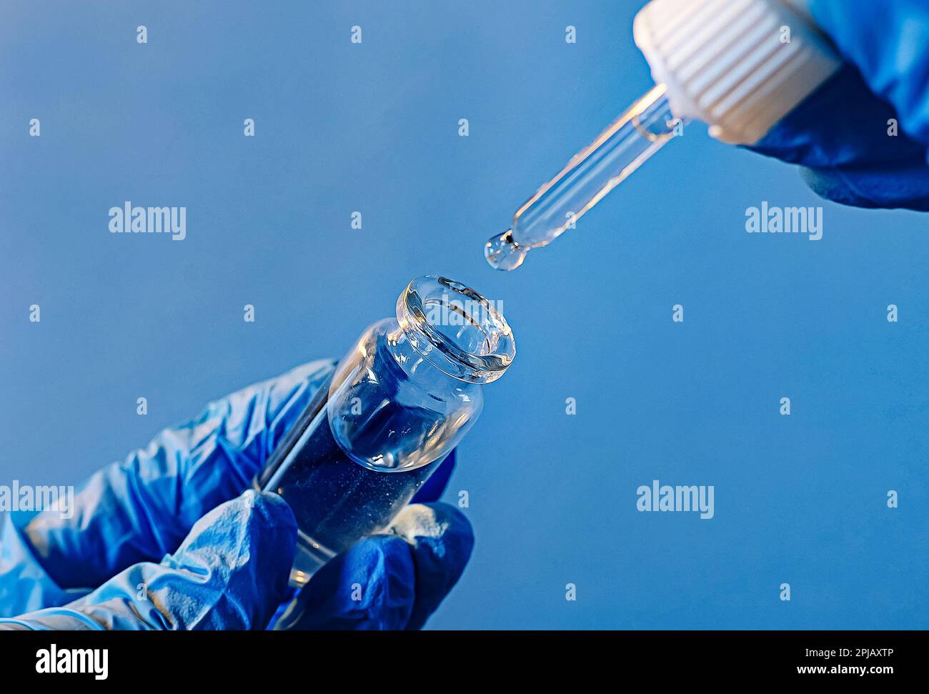 Doctor holds test tube blue hi-res stock photography and images - Alamy