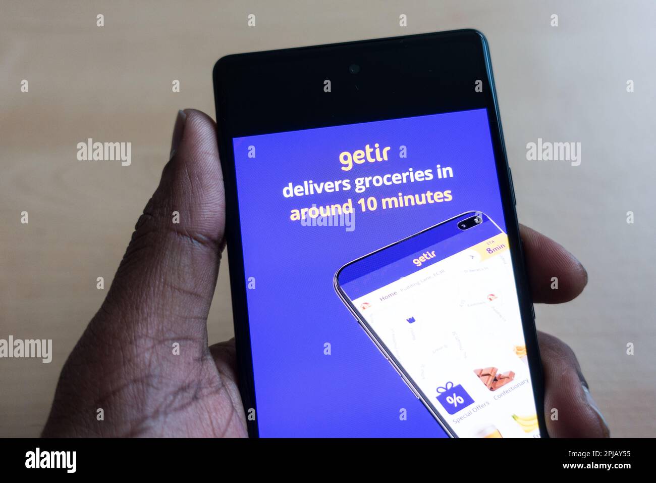 Getir delivery hi-res stock photography and images - Alamy