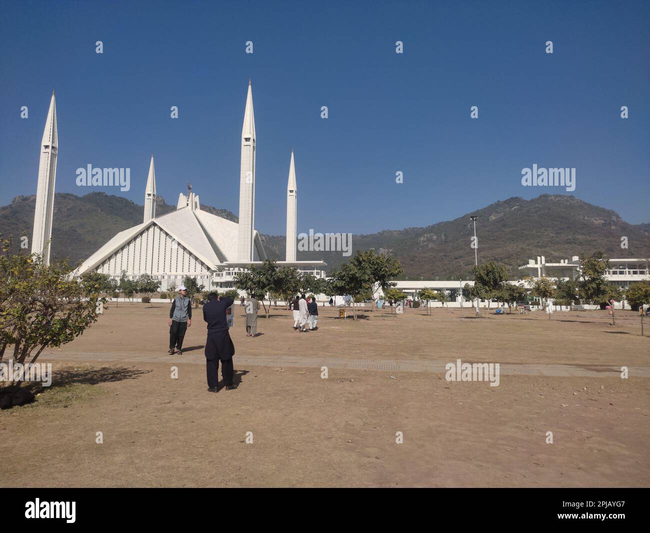 Faisal mosque on sunny day, Islamabad, Pakistan Stock Photo - Alamy