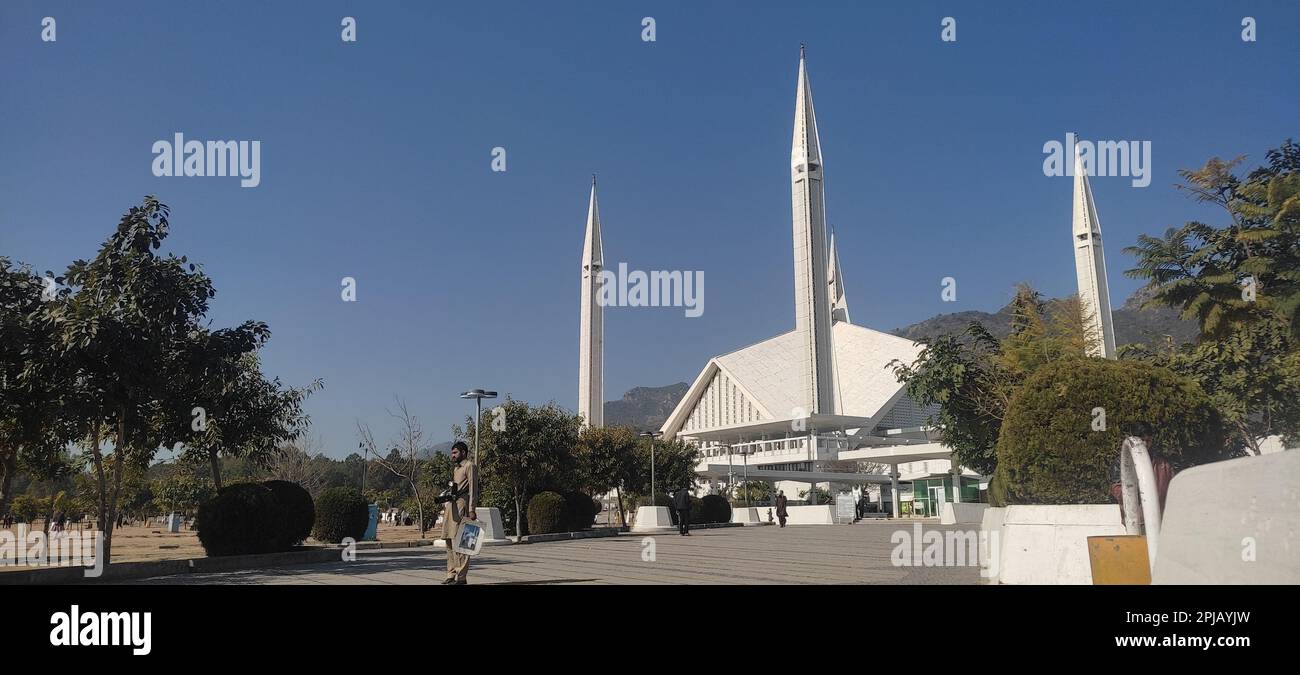 Faisal mosque on sunny day, Islamabad, Pakistan Stock Photo - Alamy