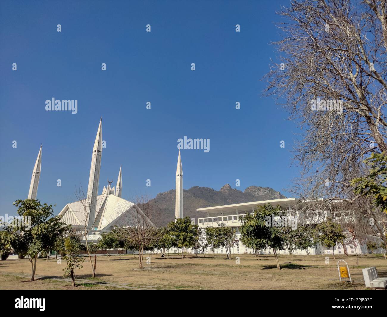 Faisal mosque on sunny day, Islamabad, Pakistan Stock Photo - Alamy