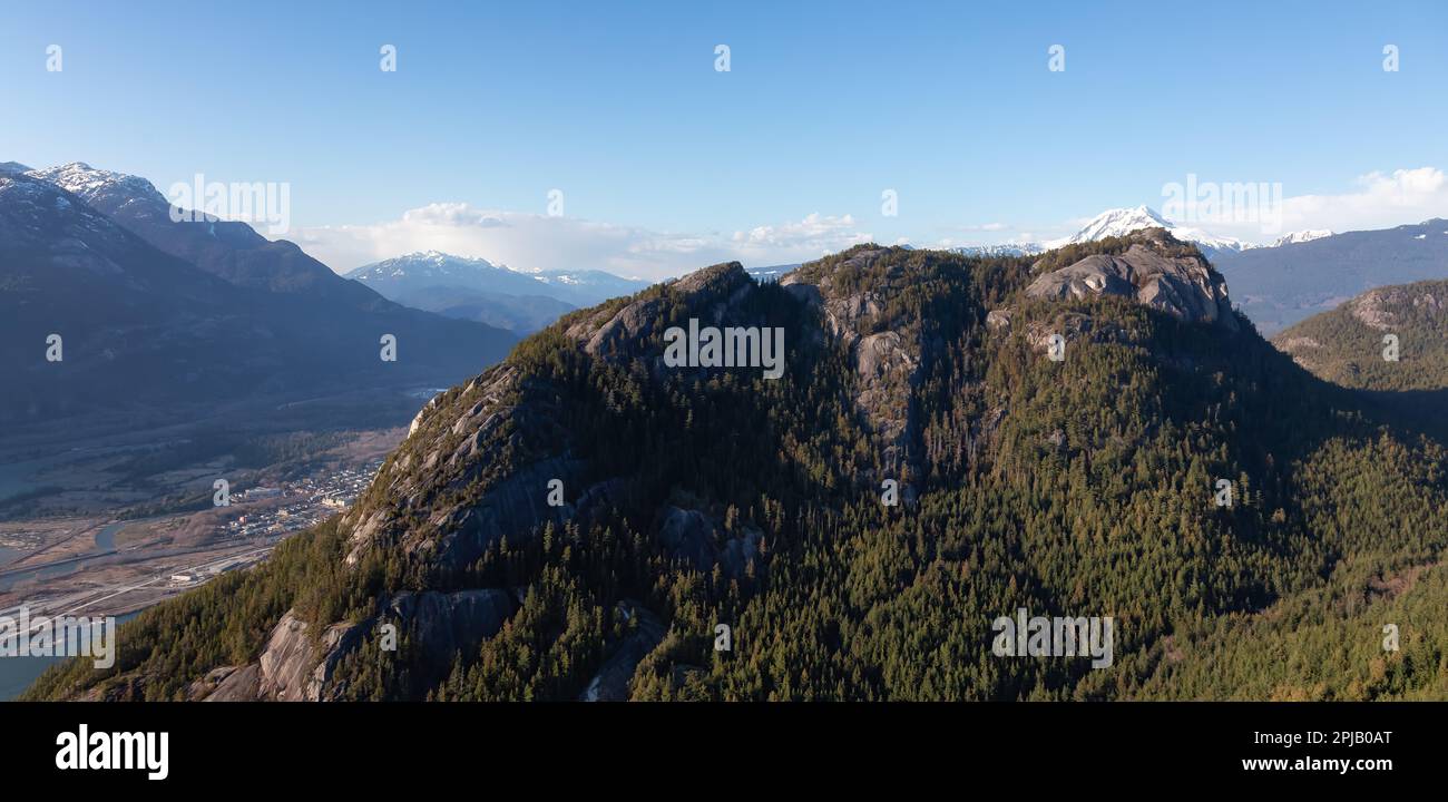 The squamish and chief viewpoint hi-res stock photography and images ...