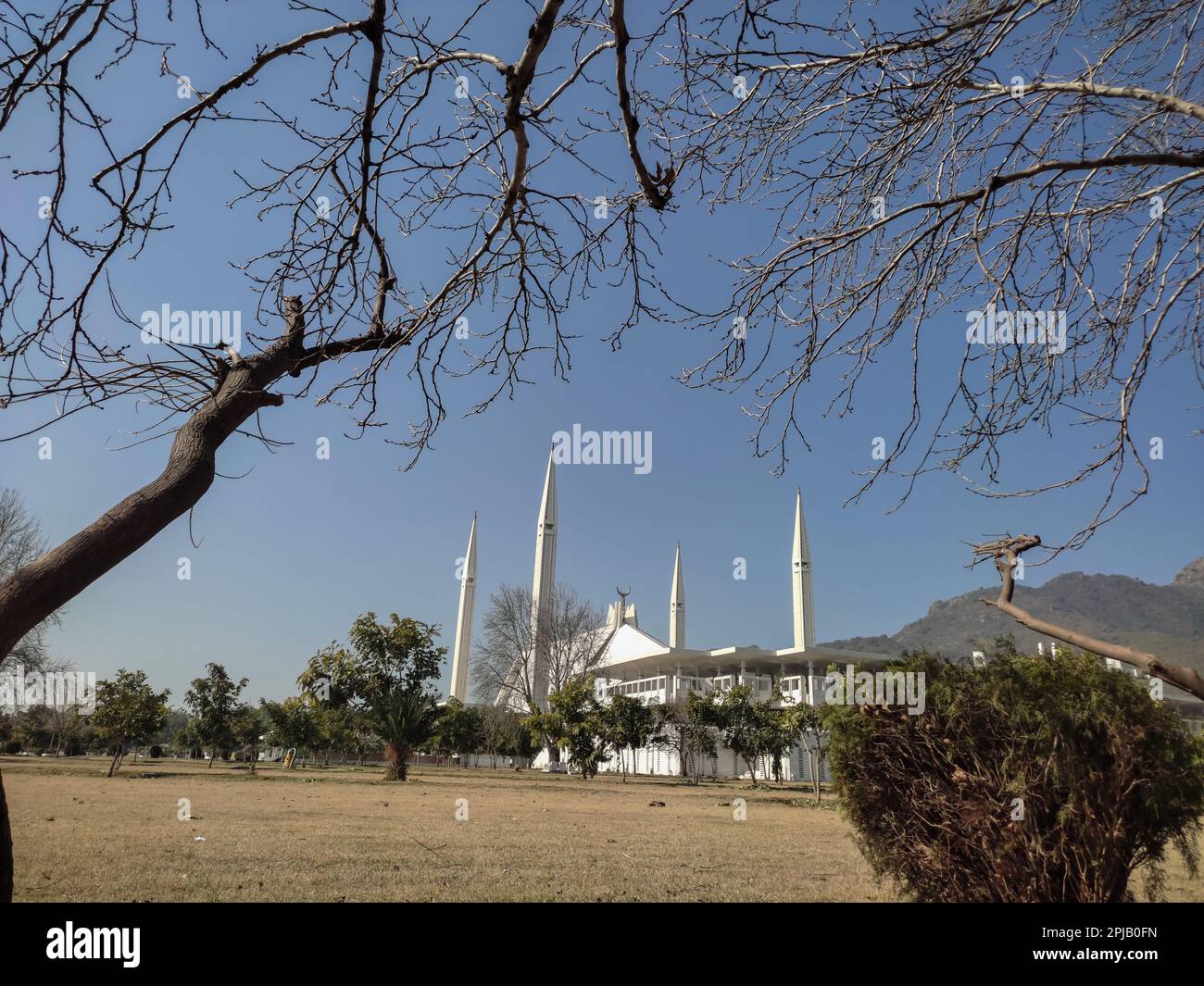 Faisal mosque on sunny day, Islamabad, Pakistan Stock Photo - Alamy