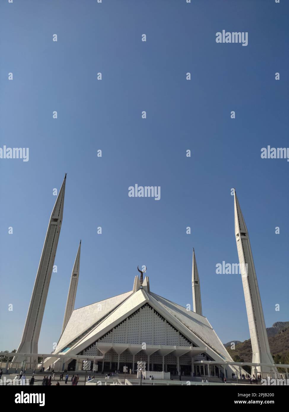 Faisal mosque on sunny day, Islamabad, Pakistan Stock Photo - Alamy