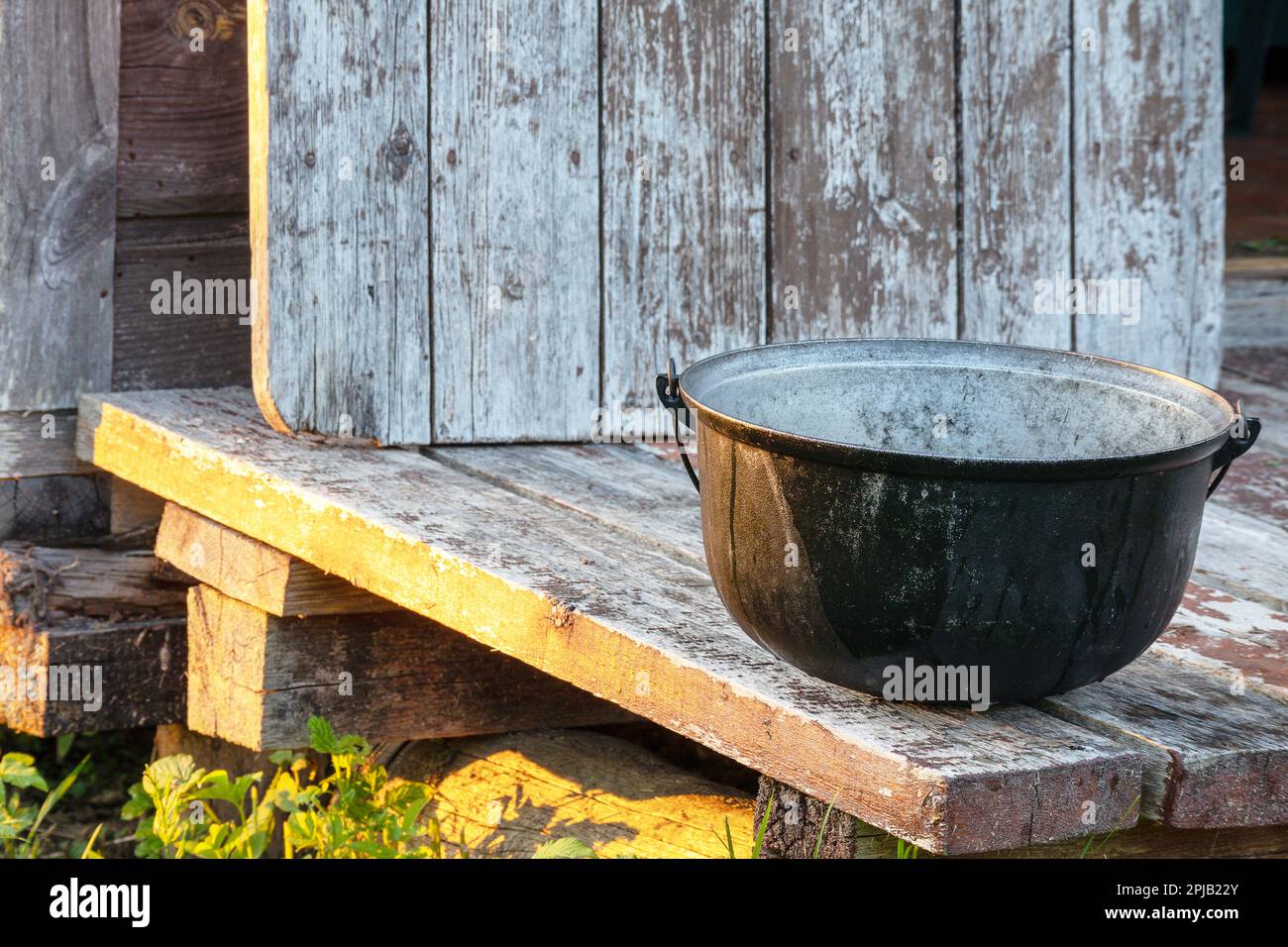 Grill bucket hi-res stock photography and images - Alamy
