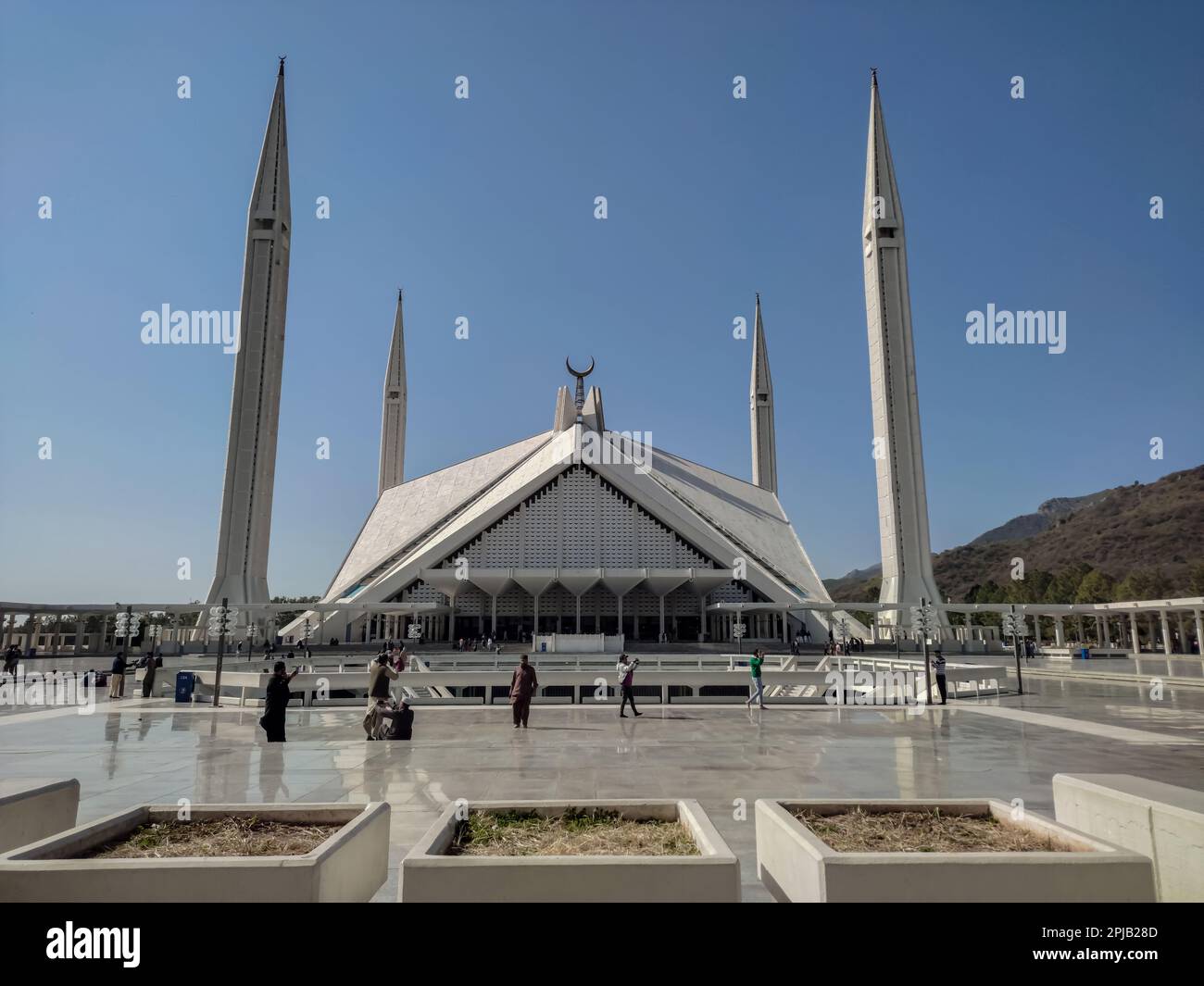 Faisal mosque on sunny day, Islamabad, Pakistan Stock Photo - Alamy