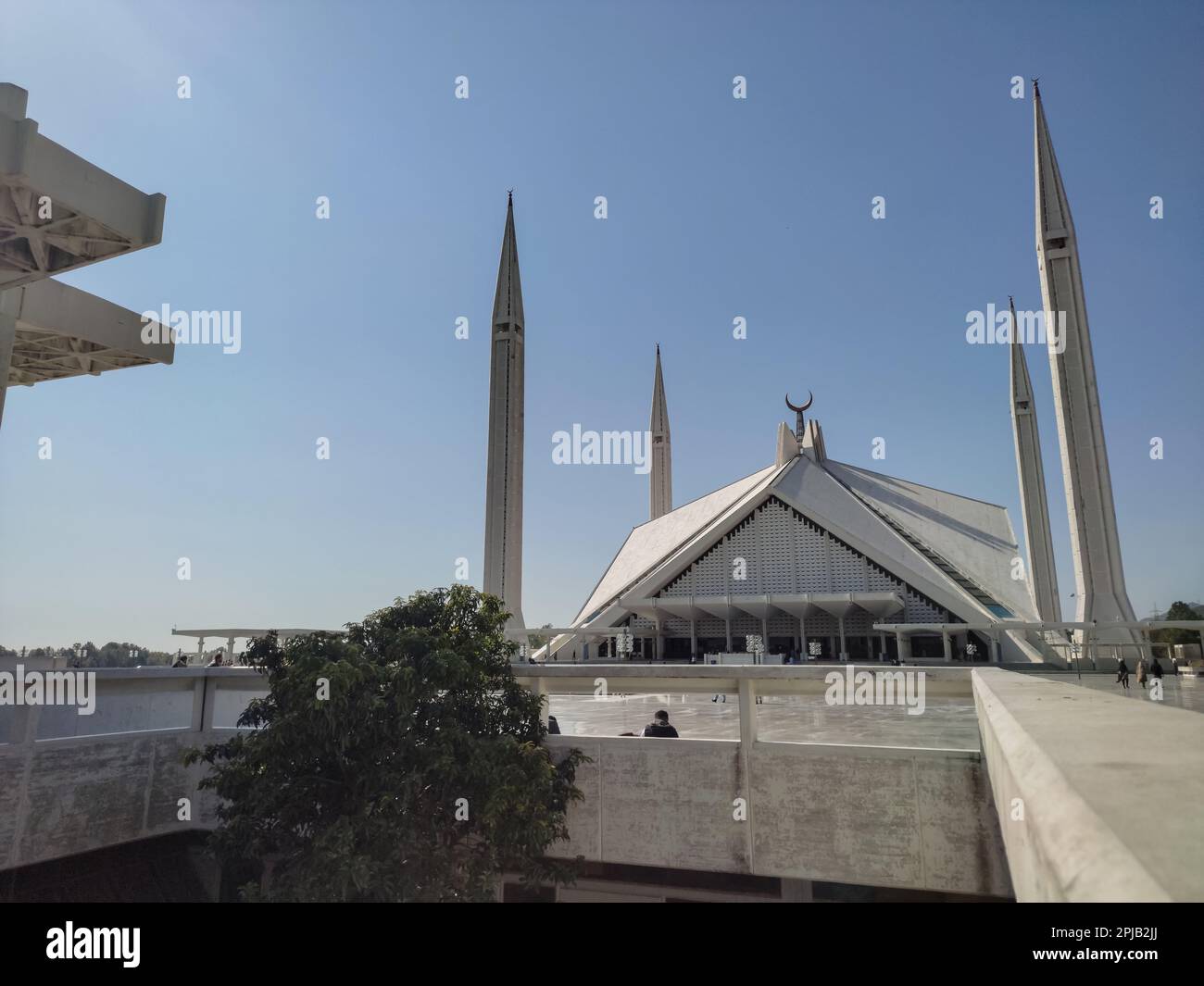 Faisal mosque on sunny day, Islamabad, Pakistan Stock Photo - Alamy