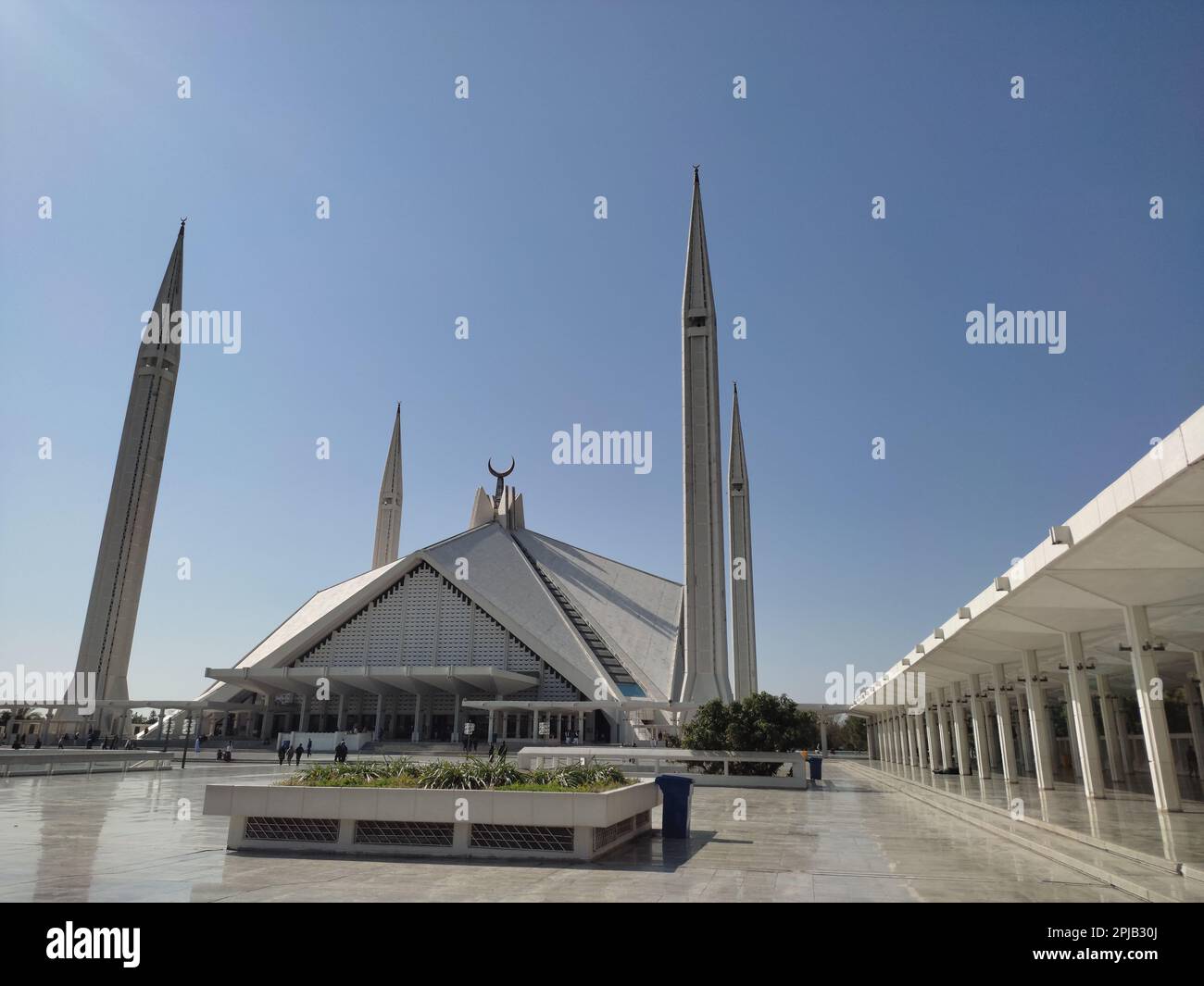 Faisal mosque on sunny hi-res stock photography and images - Alamy