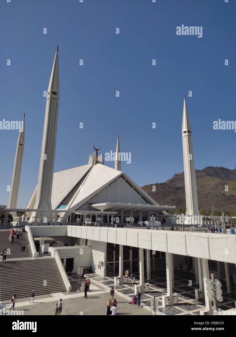 Faisal mosque on sunny day, Islamabad, Pakistan Stock Photo - Alamy