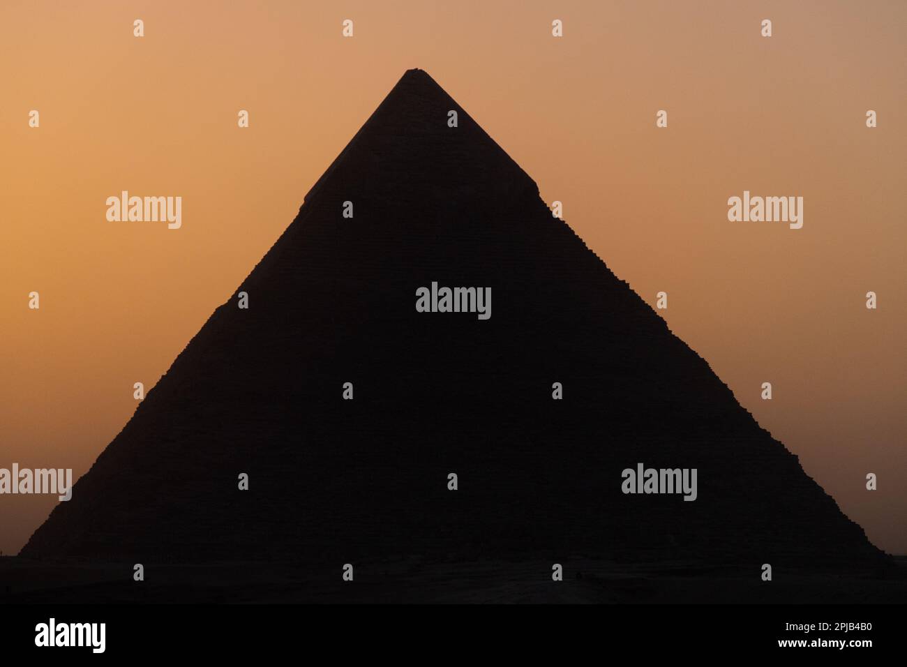The Silhouette of the pyramid of Khafre at dusk / sunset in Giza, Egypt ...