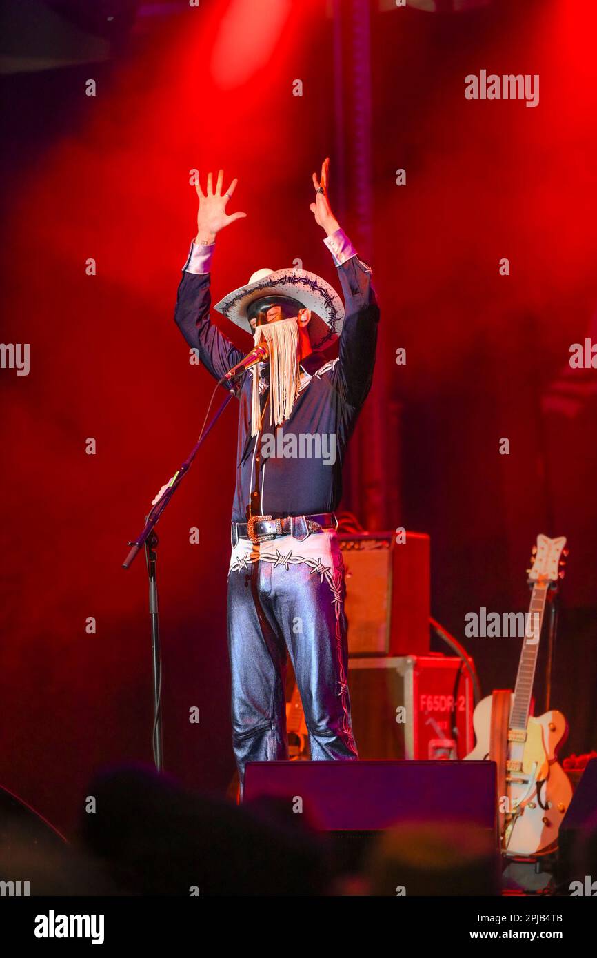 Barb wire motif hi-res stock photography and images - Alamy