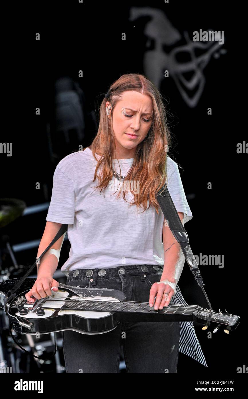 Megan Lovell, Larkin Poe, in concert Stock Photo - Alamy