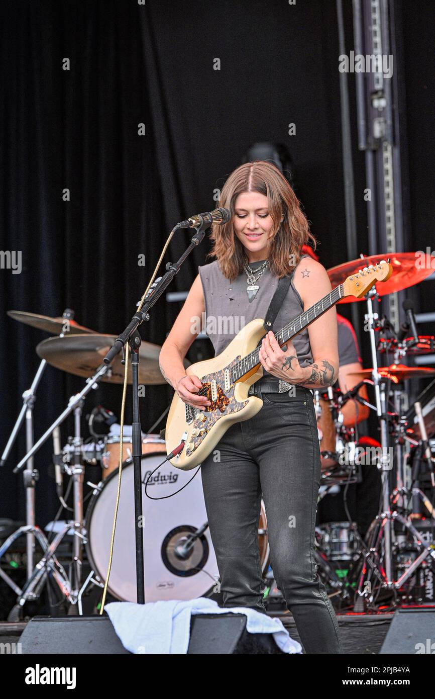 Rebecca Lovell, Larkin Poe, in concert Stock Photo - Alamy