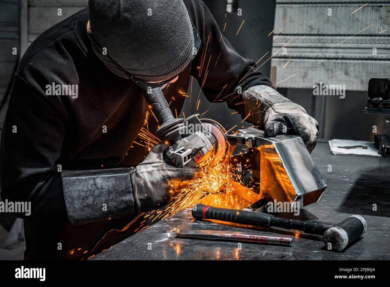 Worker grinding steel metal sheet hi-res stock photography and images ...