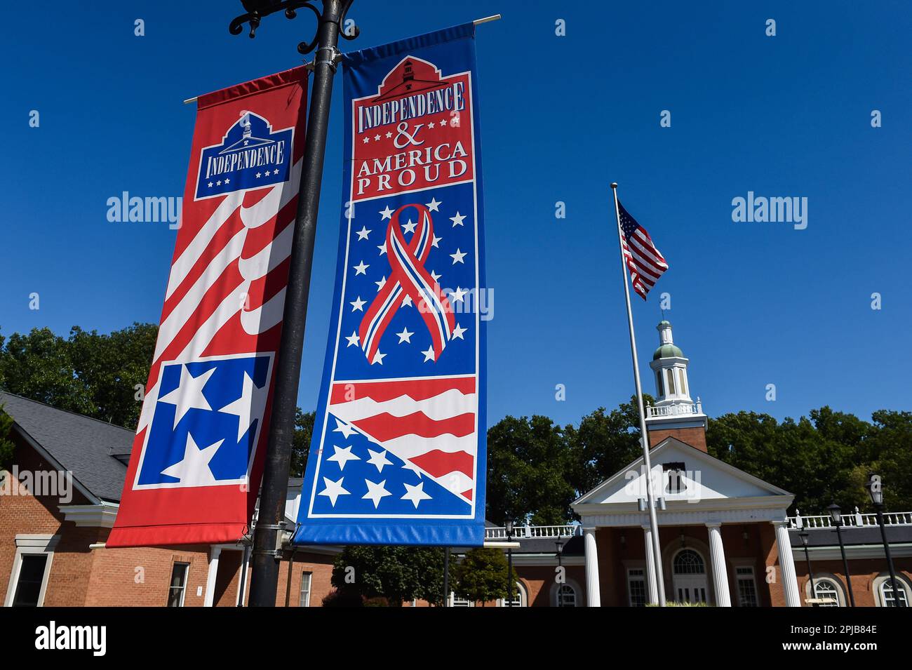 Patriotic signage in Independence, OHIO, USA Stock Photo - Alamy