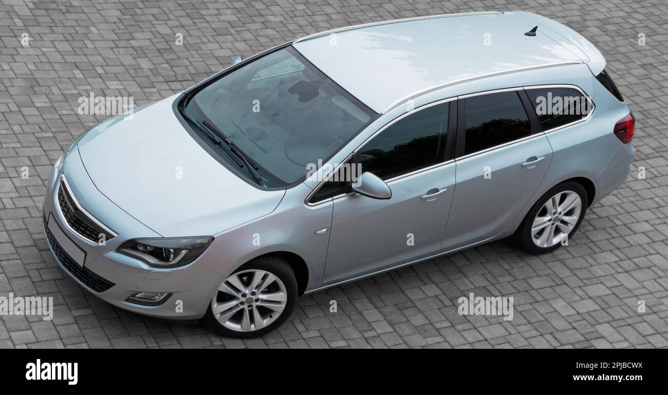 A modern station wagon in top view Stock Photo - Alamy