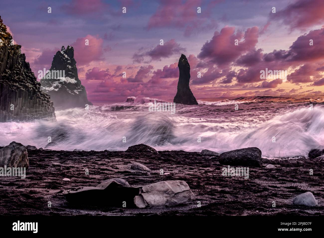 Sunset at reynisfjara hi-res stock photography and images - Alamy