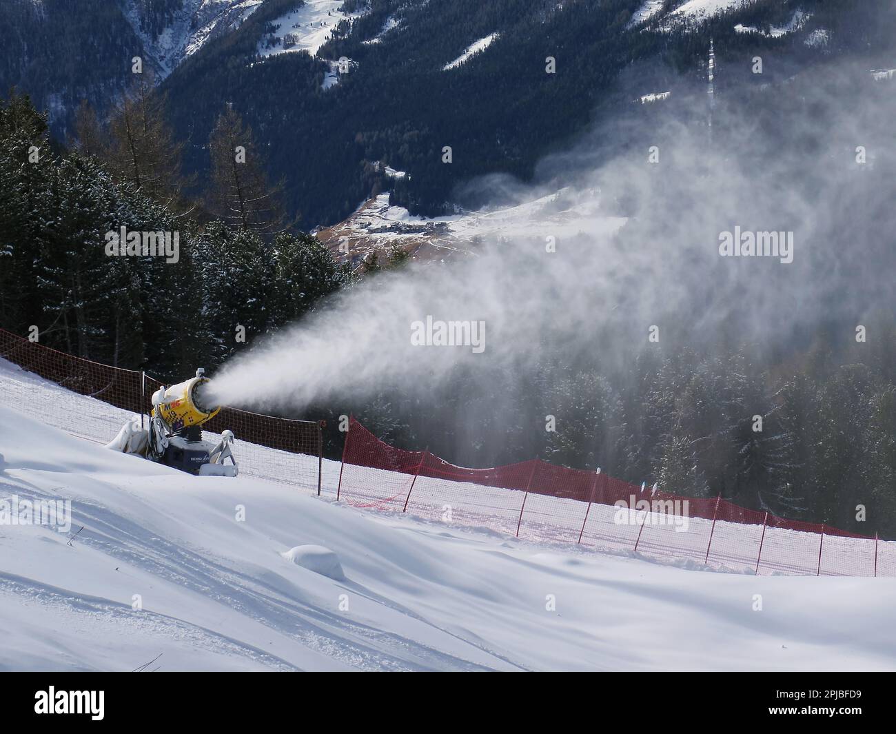 Snow cannon, ski slope, Bormio, Sondrio, Lombardy, Italy Stock Photo ...