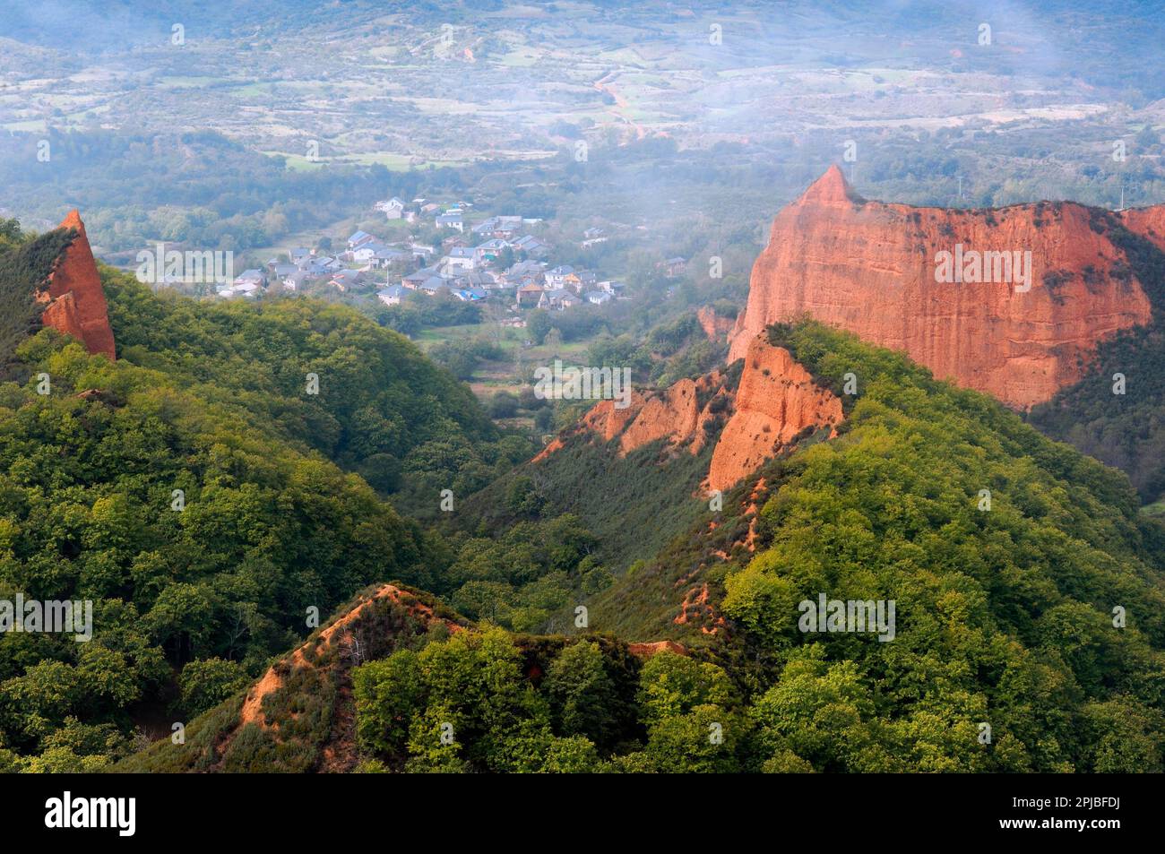 Las Medulas, ancient Roman gold mining site, province of Leon, Castilla ...