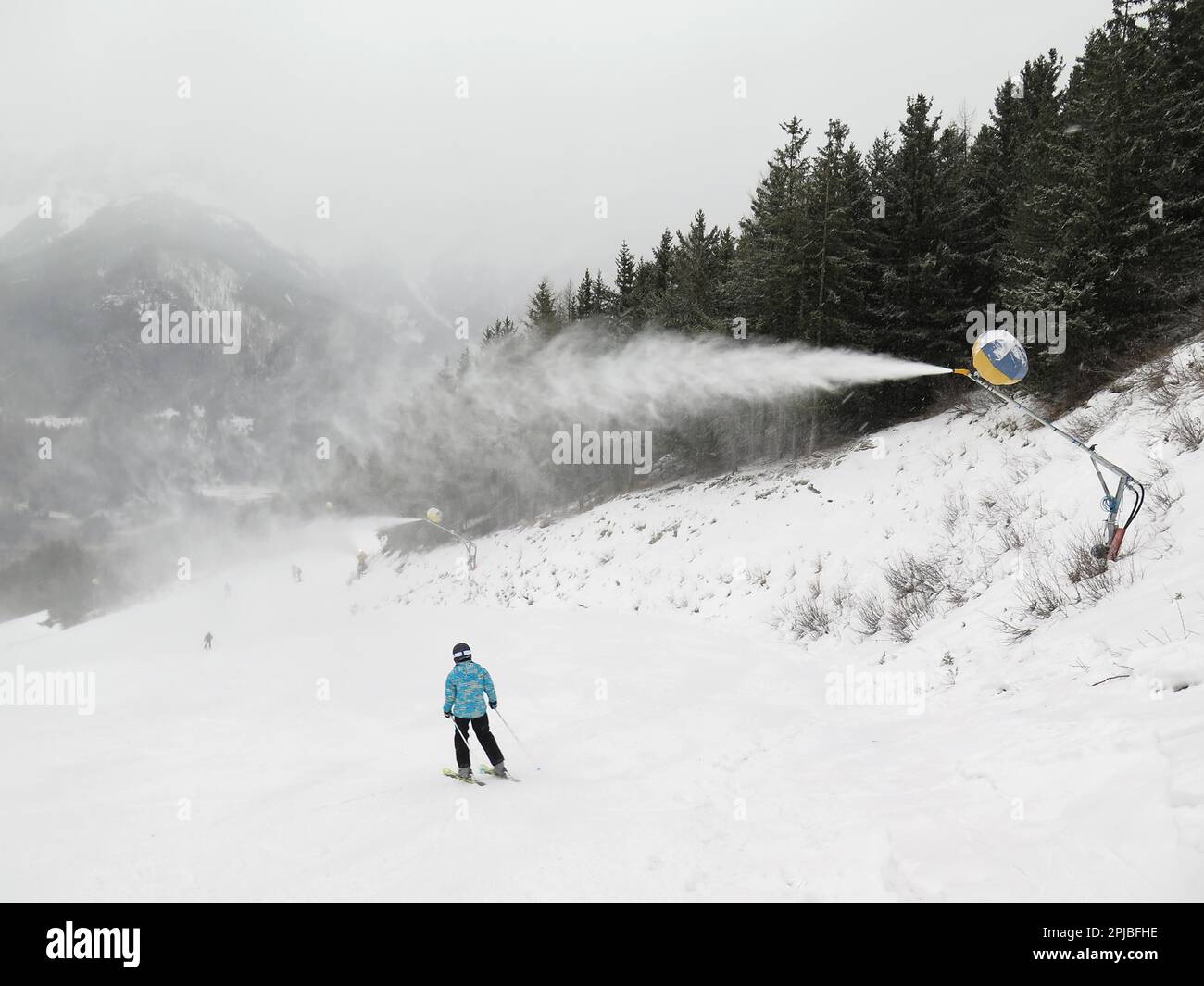 Artifical ski slope hi-res stock photography and images - Alamy
