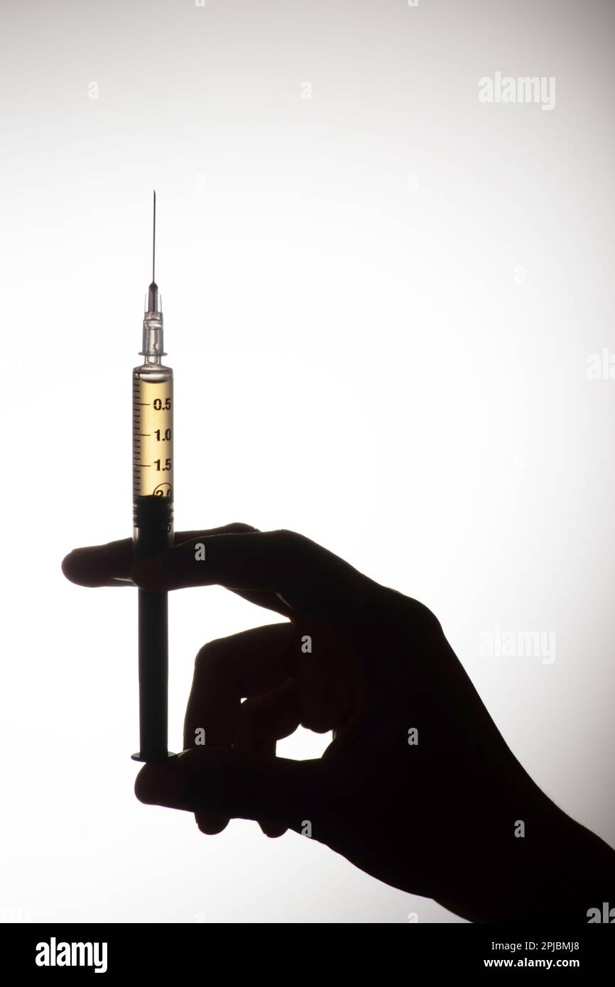 Injection in hand hi-res stock photography and images - Alamy