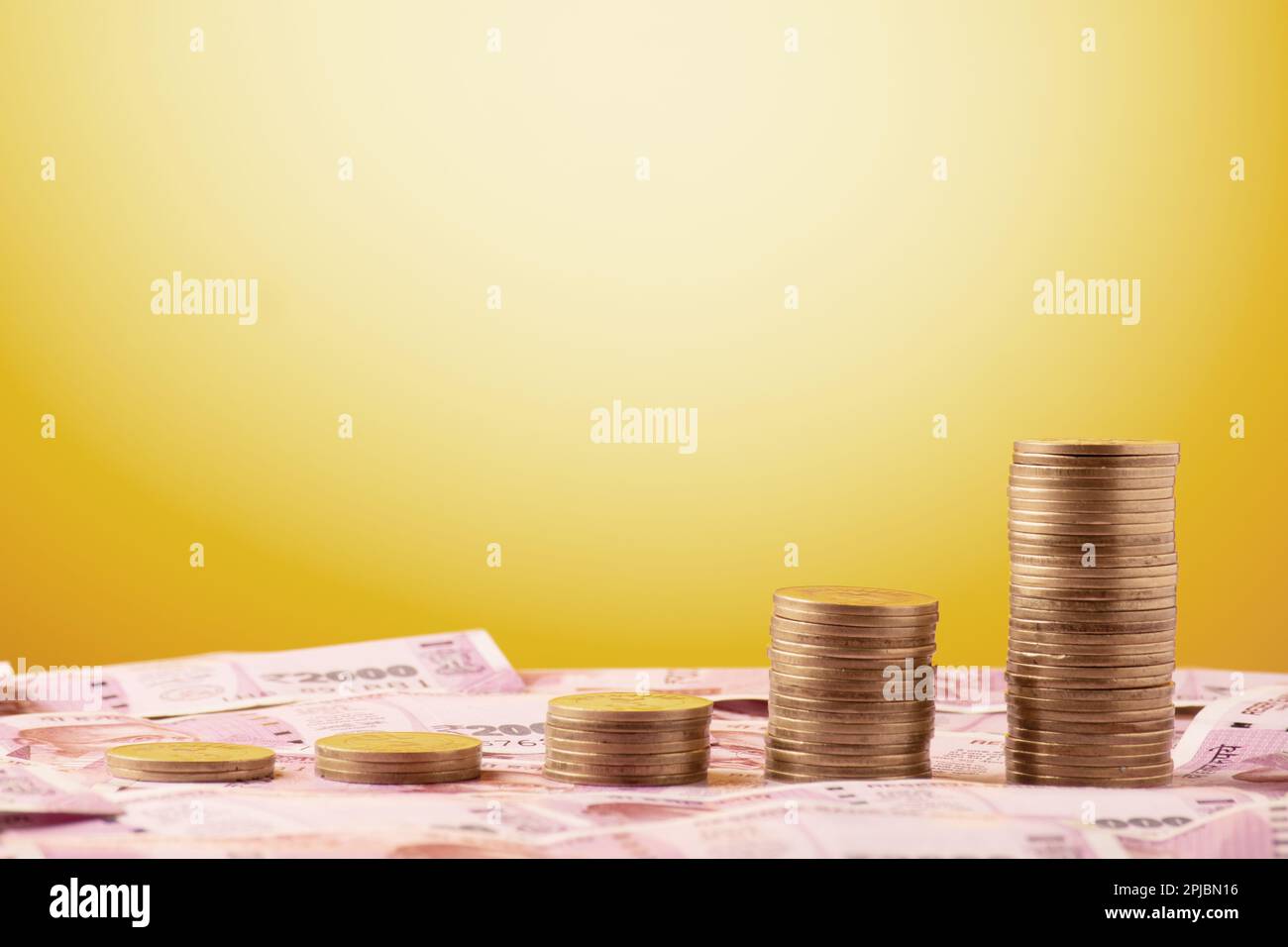 Yellow currency note hi-res stock photography and images - Alamy
