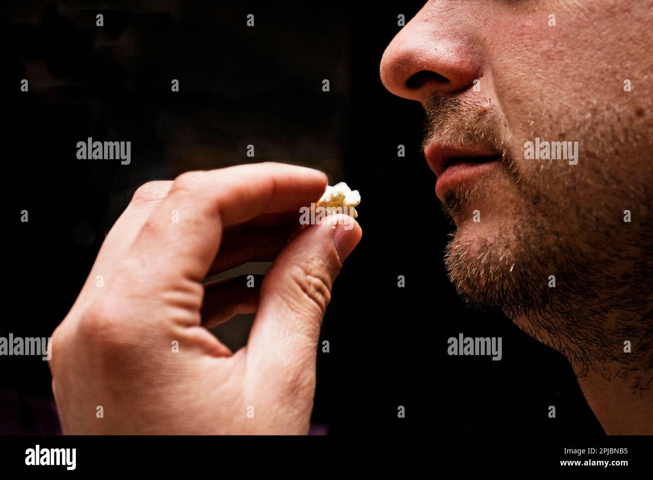 profile of a man eating popcorn Stock Photo - Alamy