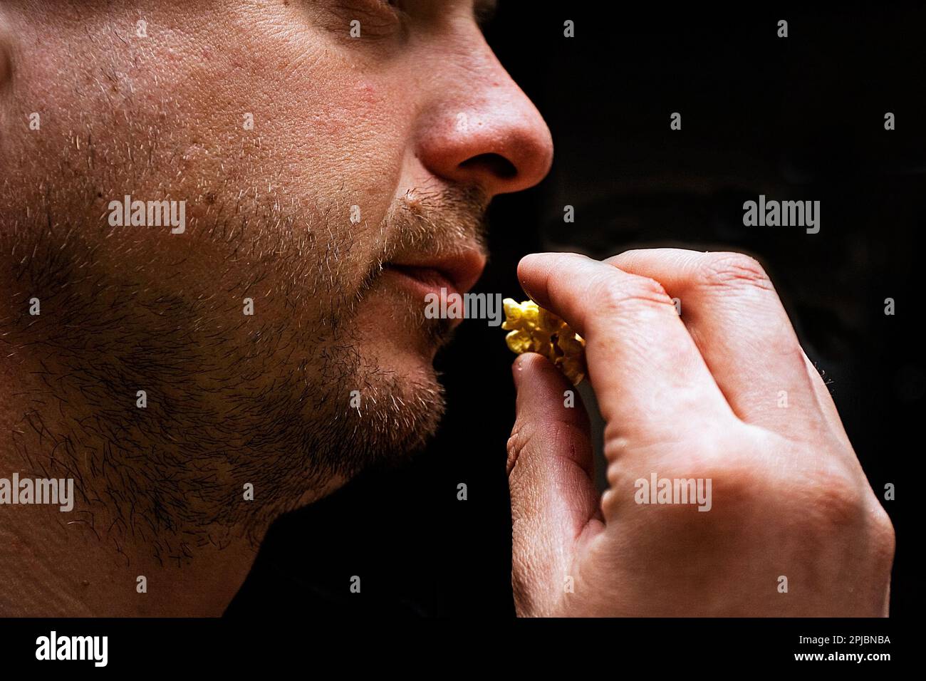 profile of a man eating popcorn Stock Photo - Alamy