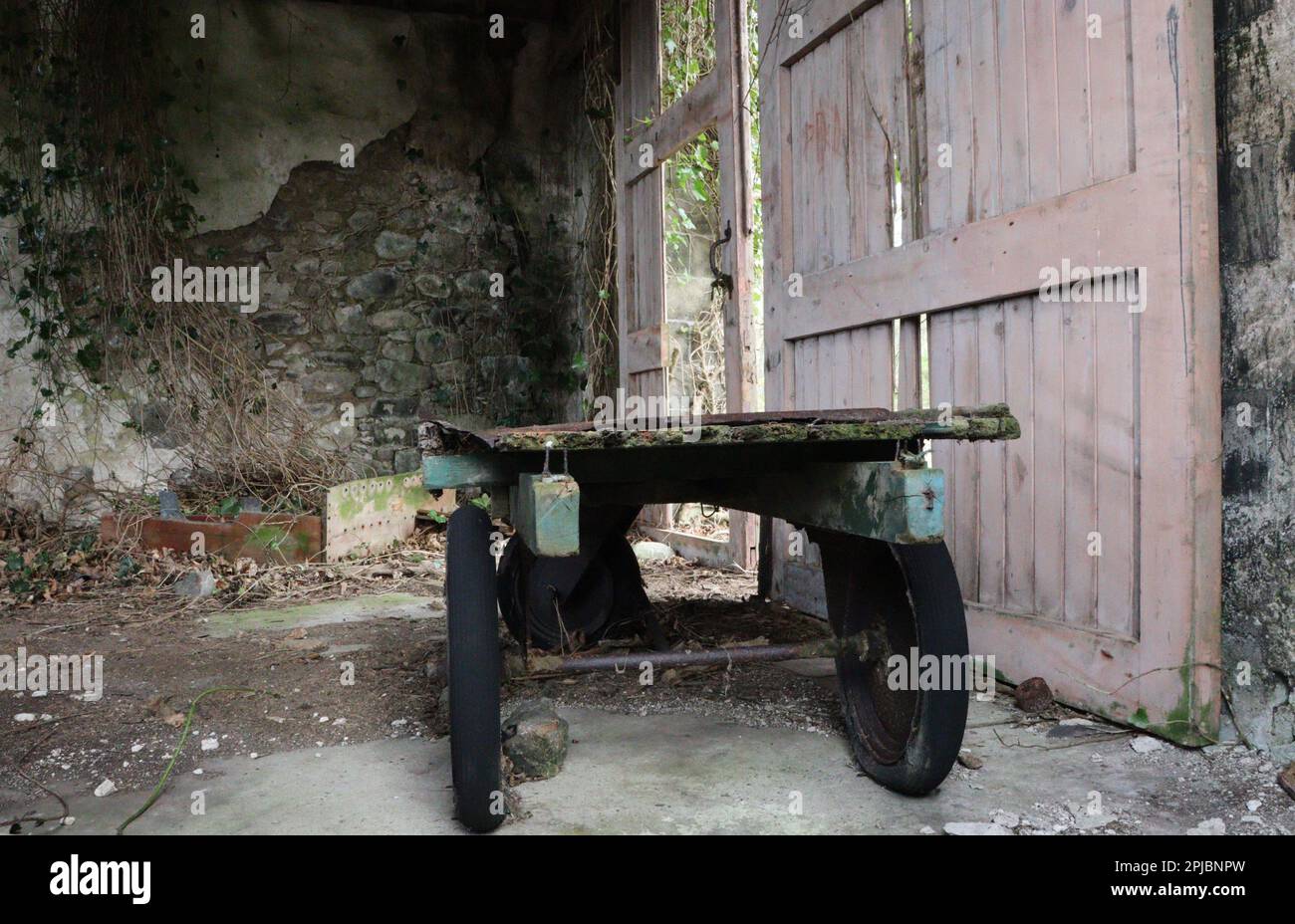 Aerial view old wooden cabin hi-res stock photography and images - Alamy