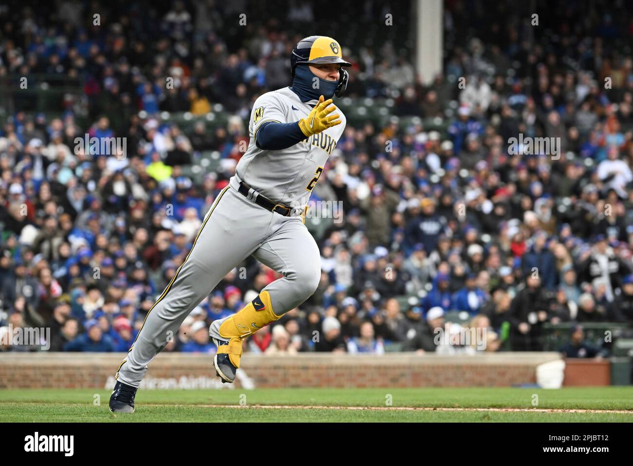 Milwaukee Brewers' William Contreras (24) runs down the baseline after ...
