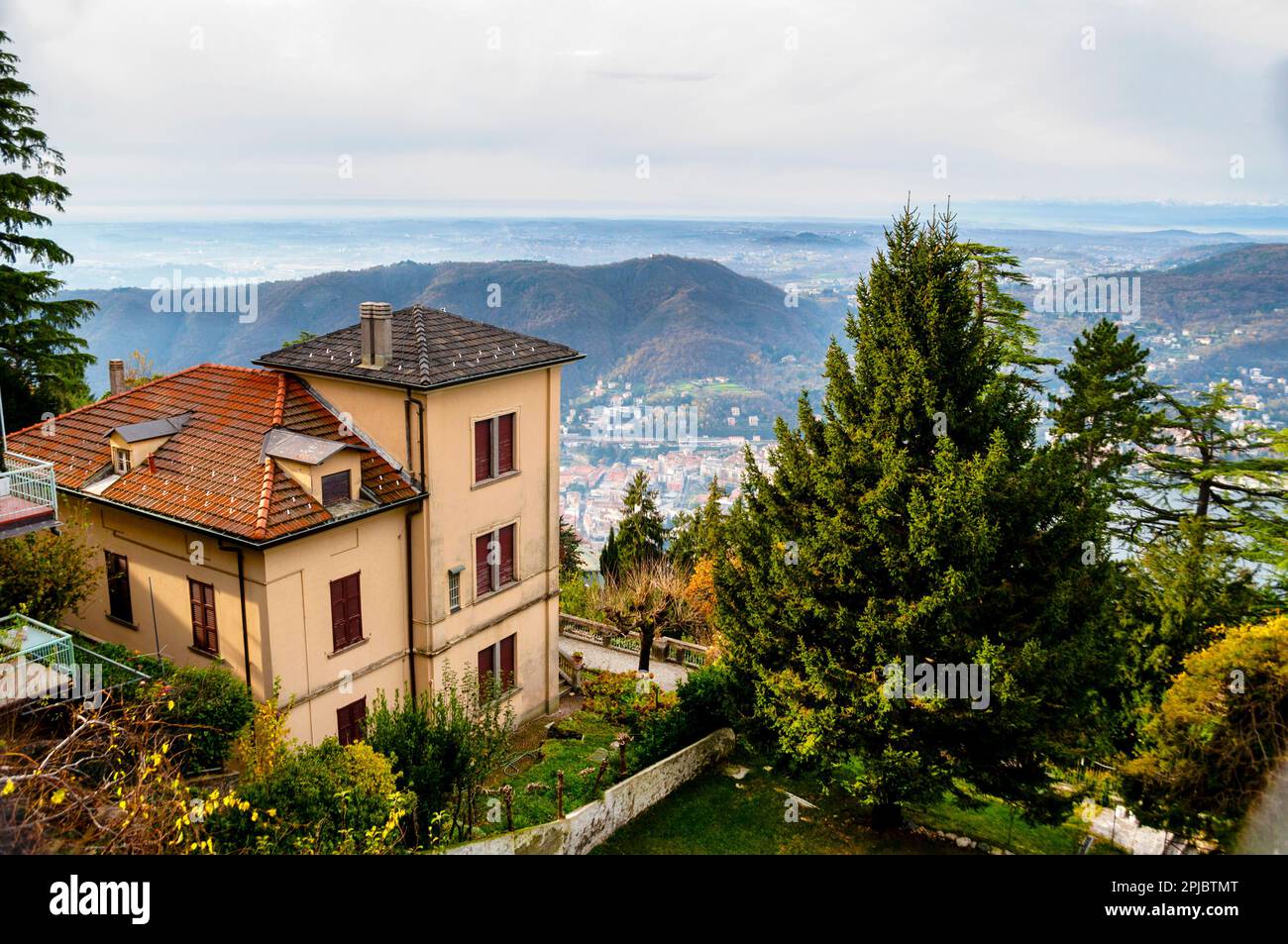 The como brunate cable car hi-res stock photography and images - Alamy