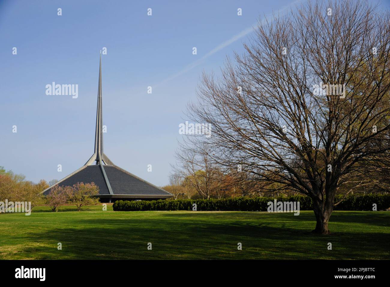 North Christian Church in Columbus, Indiana designed by architect Eero ...